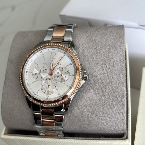 Michael Kors | Accessories | Michael Kors Womens Bracelet Watch 39mm ...